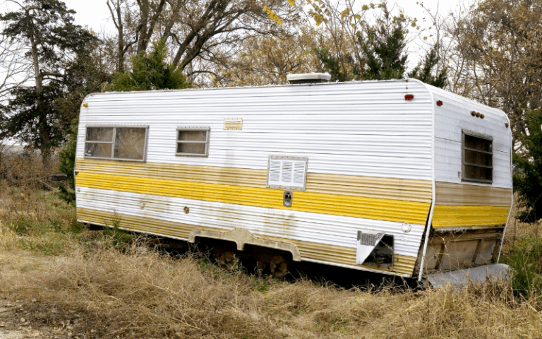 How To Remove Oxidation From RV Fiberglass - Camper Front